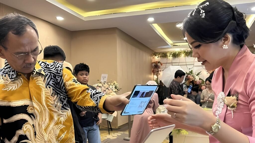 8 Alternatif Cara Mencatat Tamu Resepsi Nikah Selain Buku Tamu